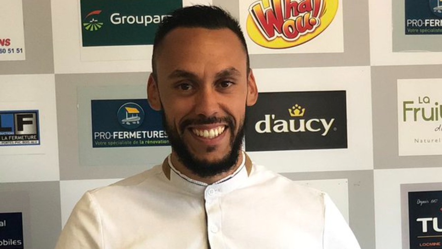 Cyril BENAMARA signe à la Saint Colomban Locminé - morbihan - football ...